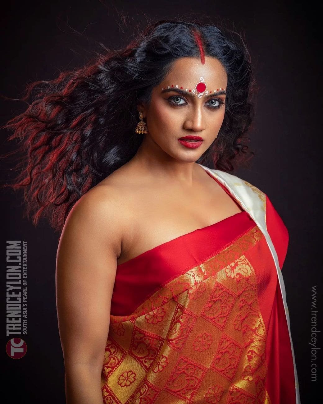 Hot Actress Without Saree